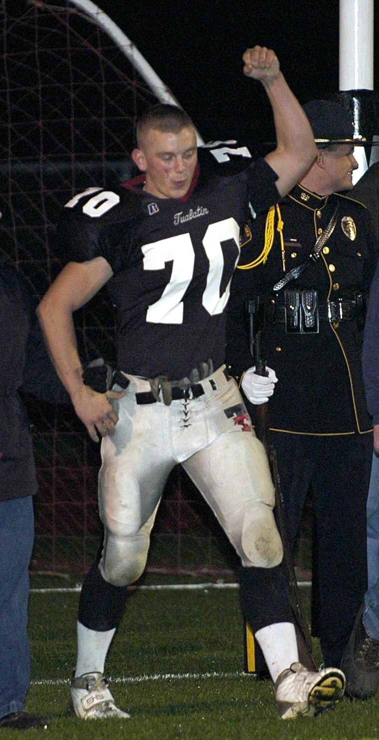 Matthew Lembke football – Tualatin VFW Auxiliary